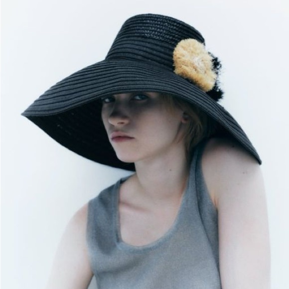 Zara | Accessories | Zara Contrast Floral Hat | Poshmark